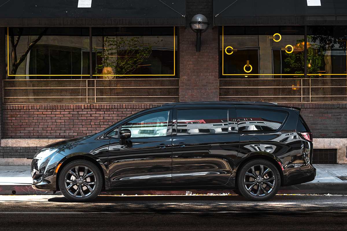 Best Minivan Tires for Smooth Rides & Family Safety in 2025 | SimpleTire